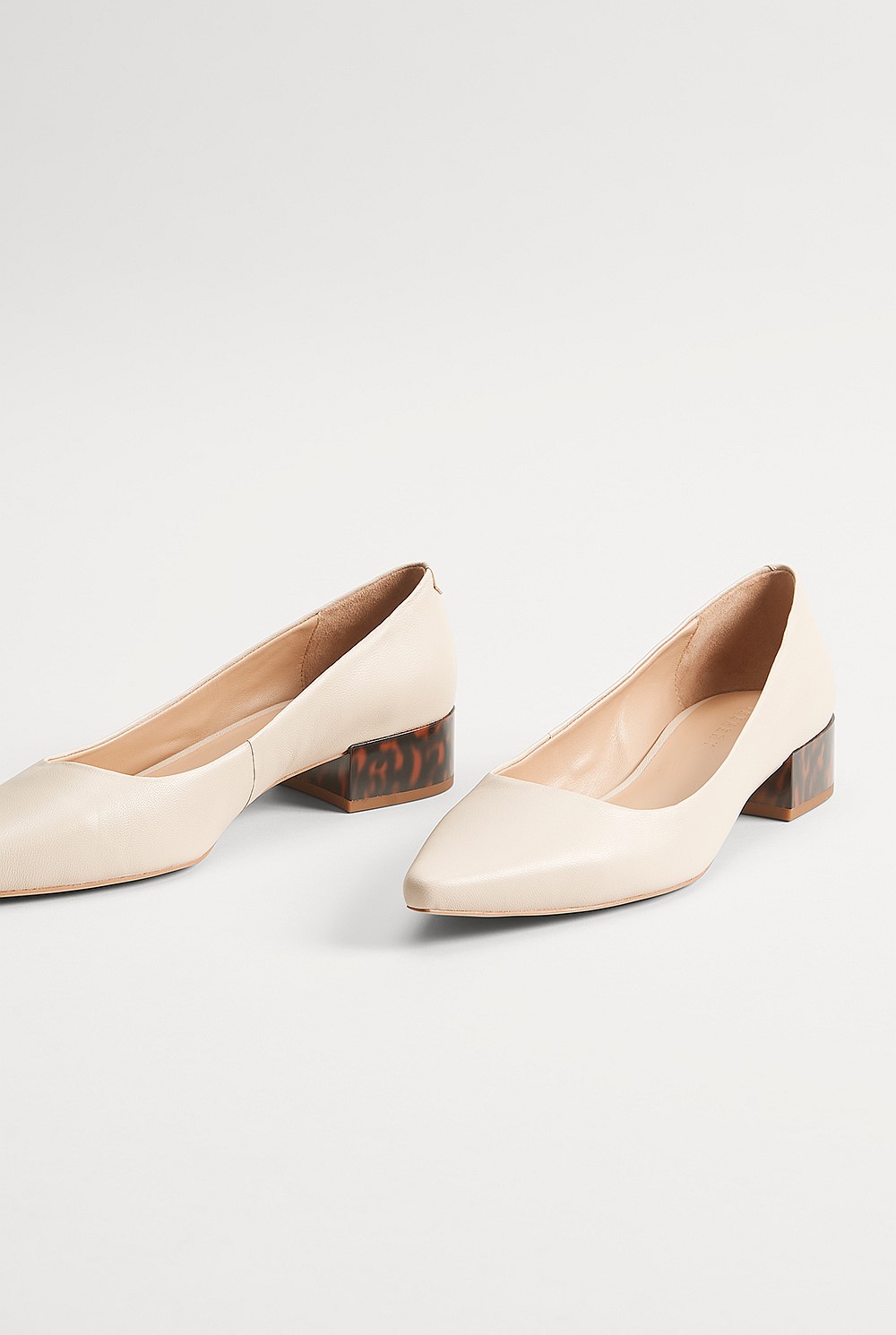 Bone Leather Point Low Heel Pump - WOMEN Heels & Wedges | Trenery