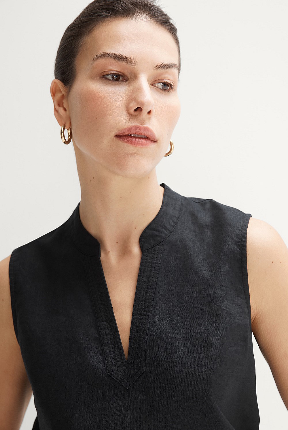 Black Linen Vent Neck Tank - WOMEN Shirts | Trenery