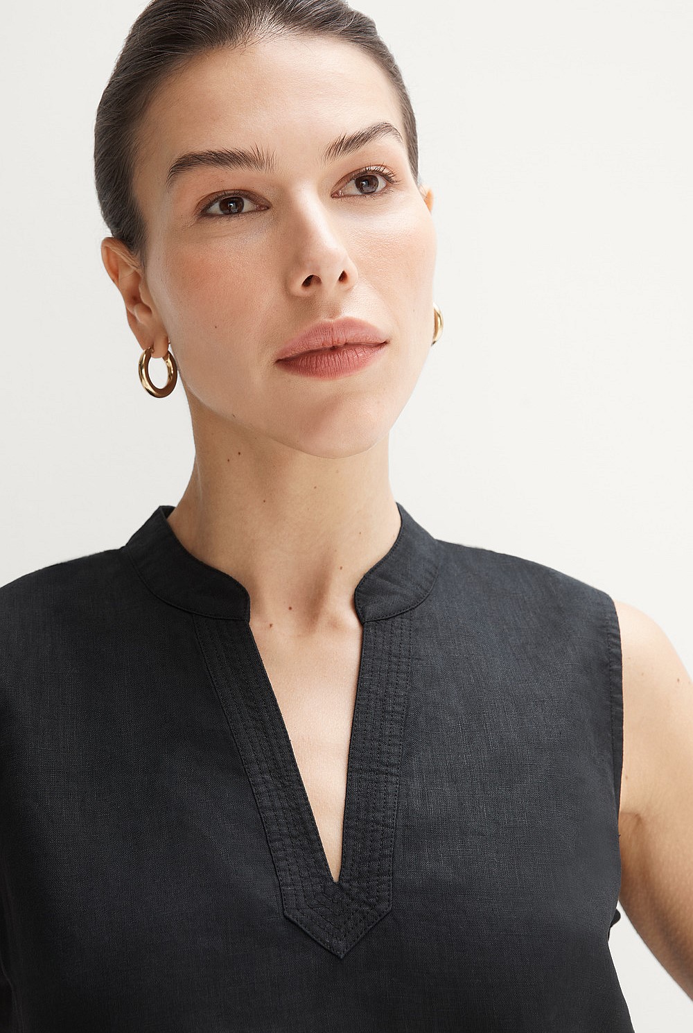 Black Linen Vent Neck Tank - WOMEN Shirts | Trenery